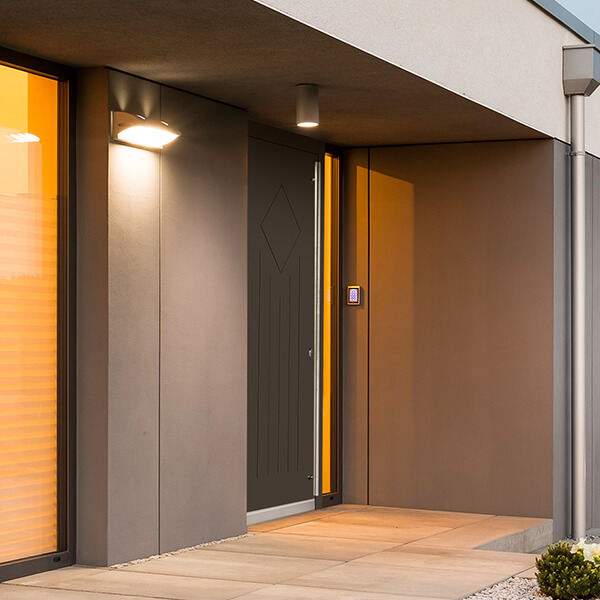 Alupan Edition – Glatte Türen mit Ziernut: Aussentüren von JELD-WEN